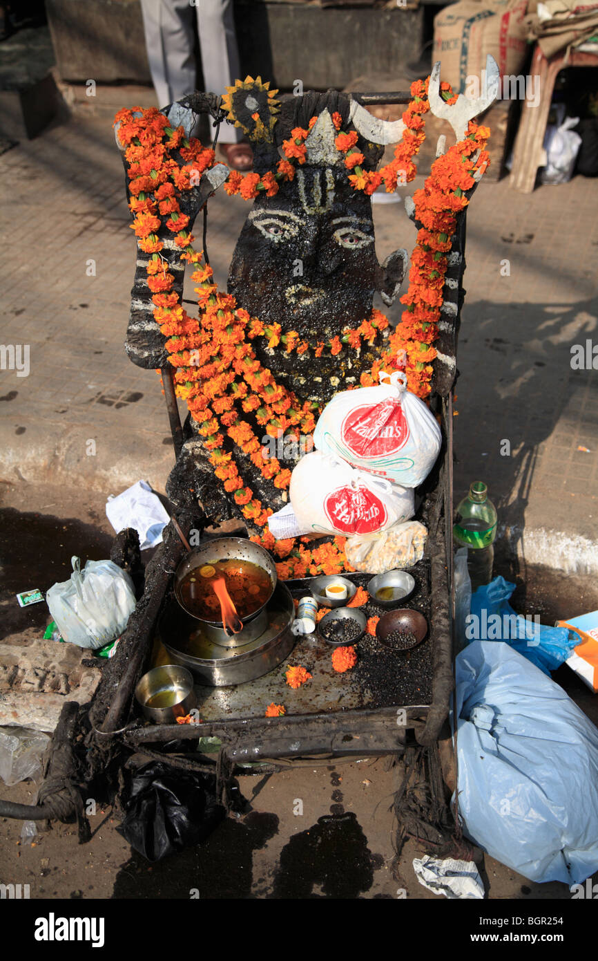 Makeshift shrine of Lord Shiva with offerings, Old Delhi, India Stock ...