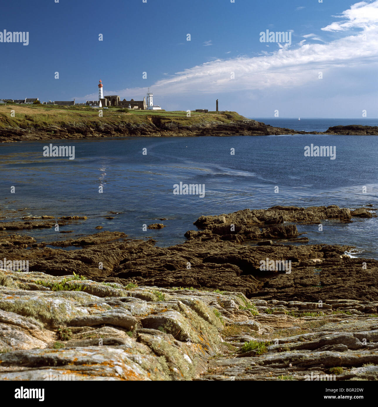Pointe de St.Mathieu mit Leuchtturm und der Marinestation Stock Photo ...