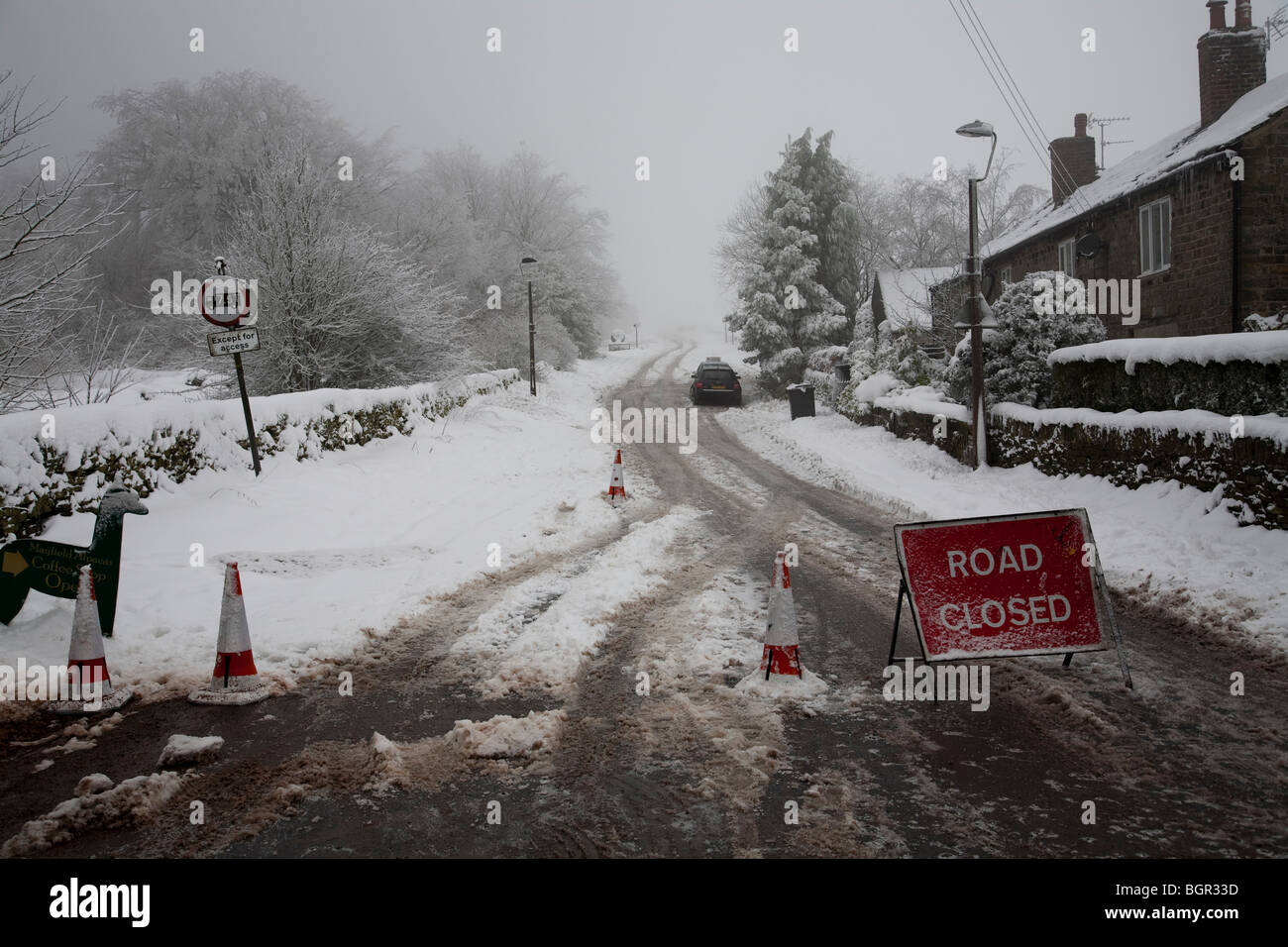 Ringinglow road in Sheffield, closed because of heavy snow, winter ...