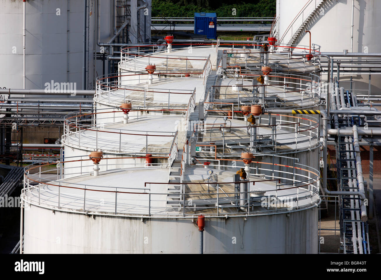 Bp oil storage tank tanks hi-res stock photography and images - Alamy