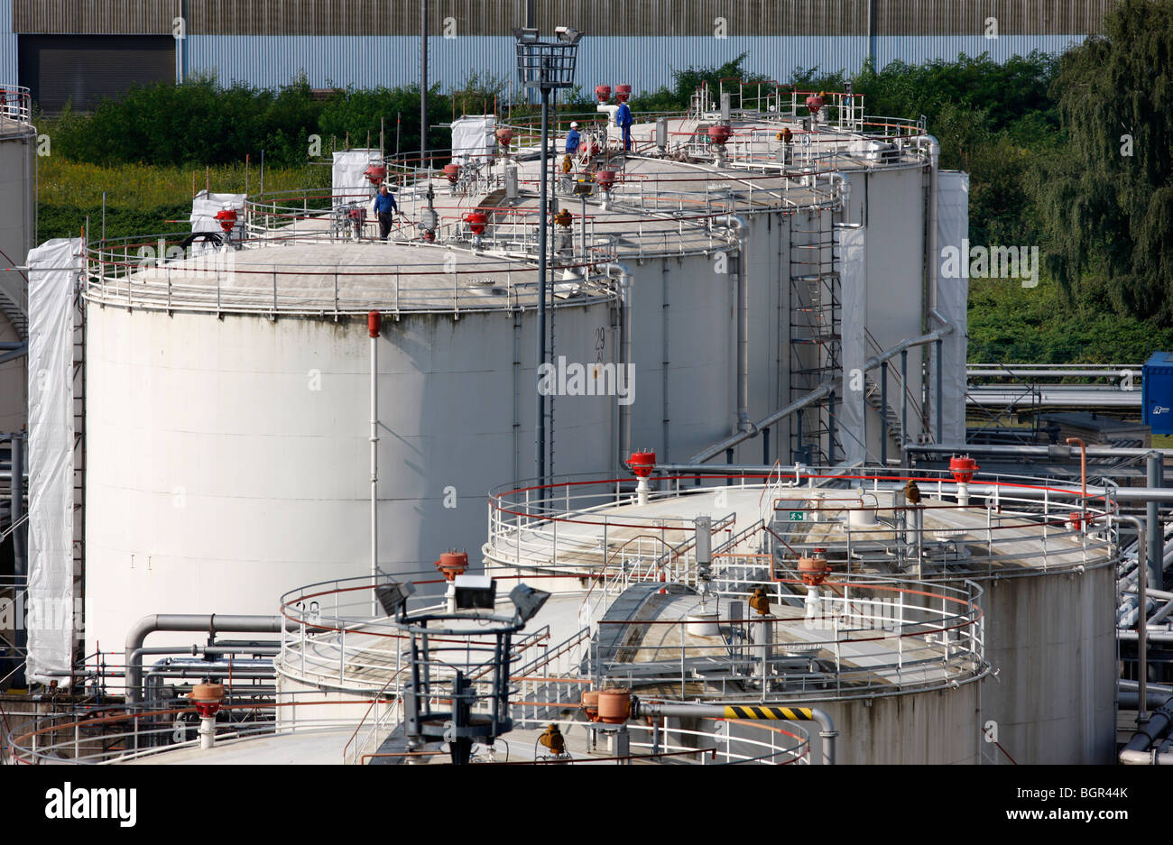 Bp fuel oil gas storage tank tanks hi-res stock photography and images ...