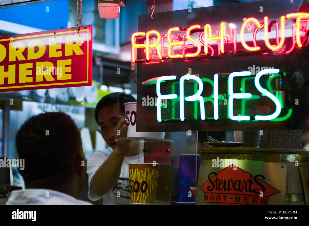 Boardwalk food stand hi-res stock photography and images - Alamy