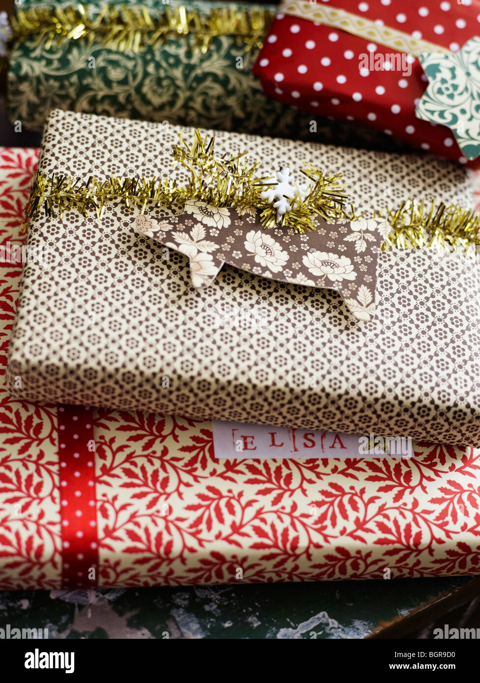 Paper gifts labels hi-res stock photography and images - Alamy