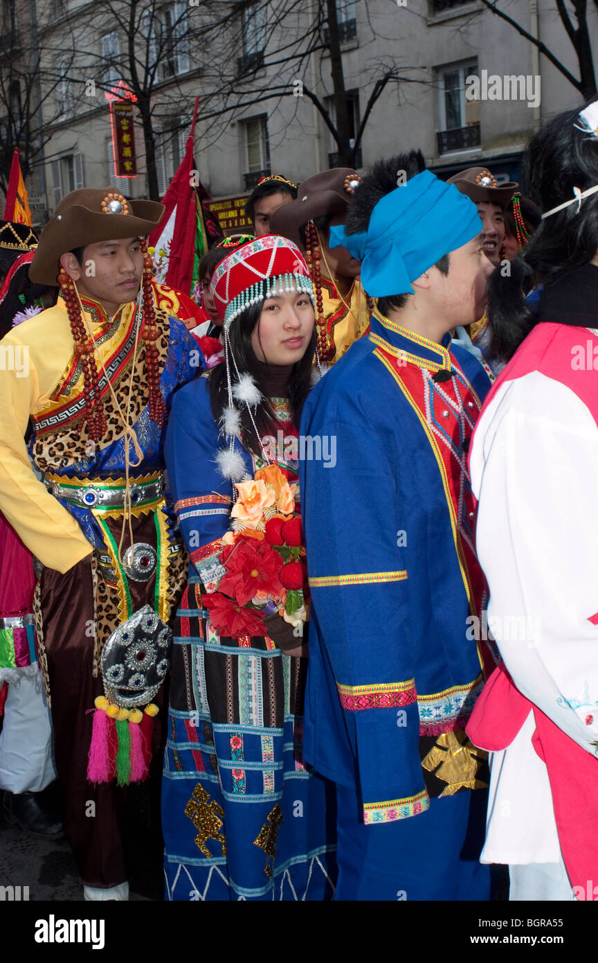 French chinese crowd marching parade hi-res stock photography and ...