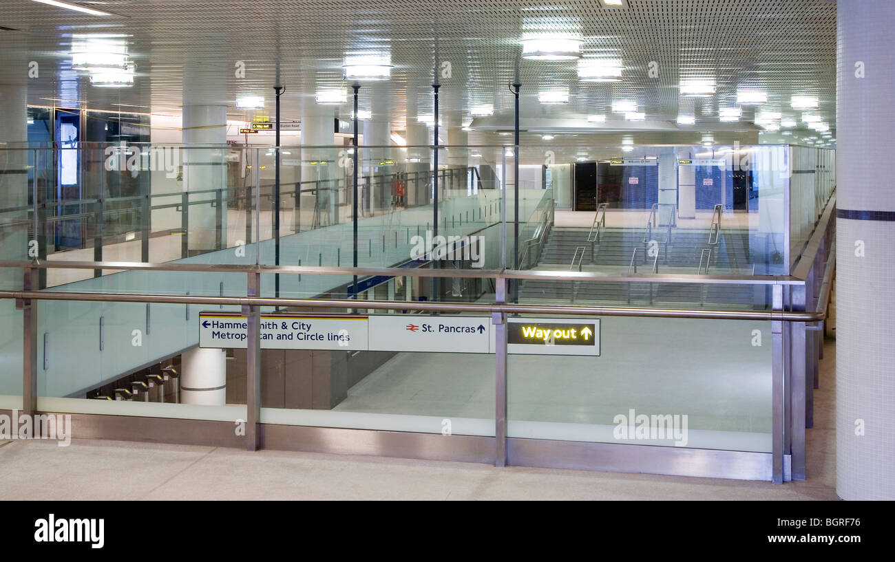King’s cross underground station hi-res stock photography and images ...