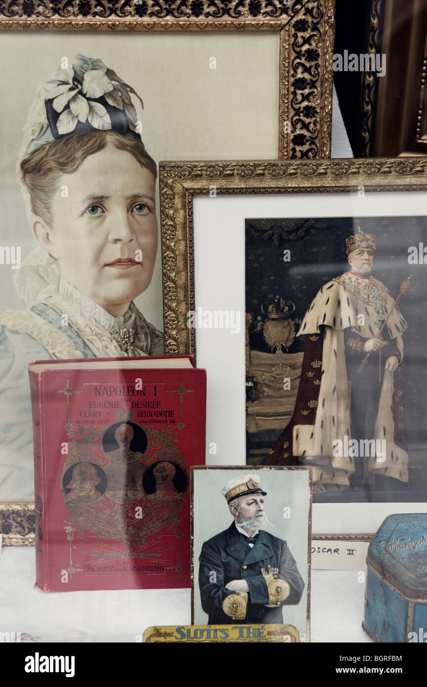 Old portraits hi-res stock photography and images - Alamy