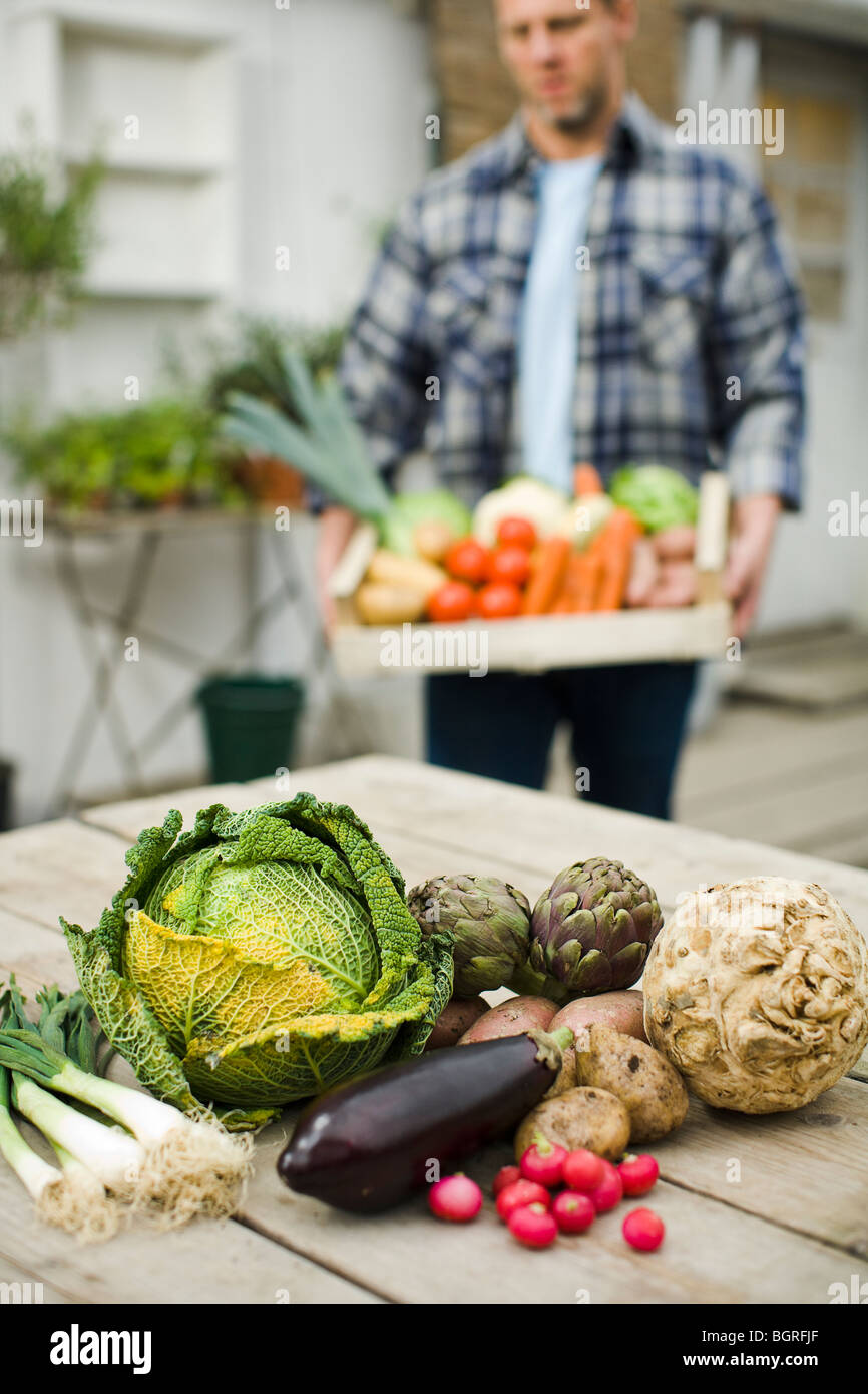 Farmer showing vegetables Stock Photo - Alamy