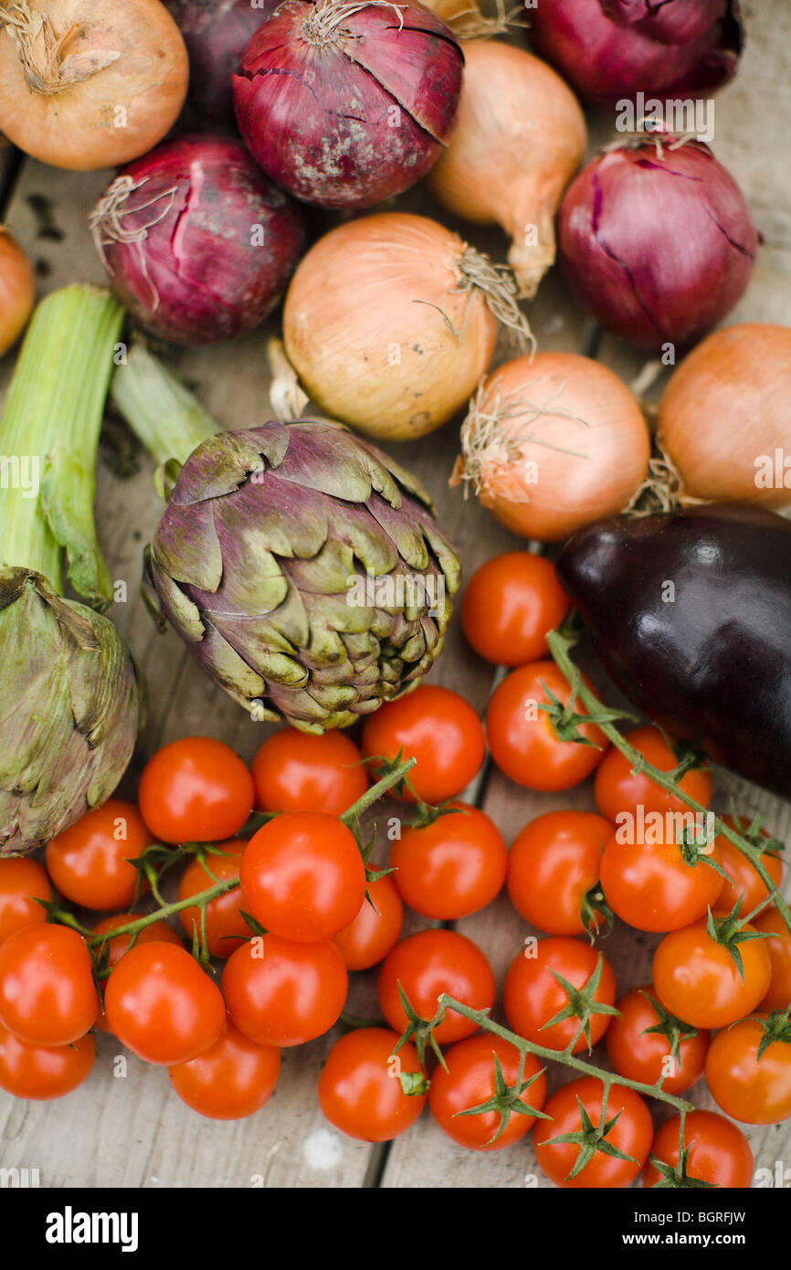Brightly colored vegetables hi-res stock photography and images - Alamy