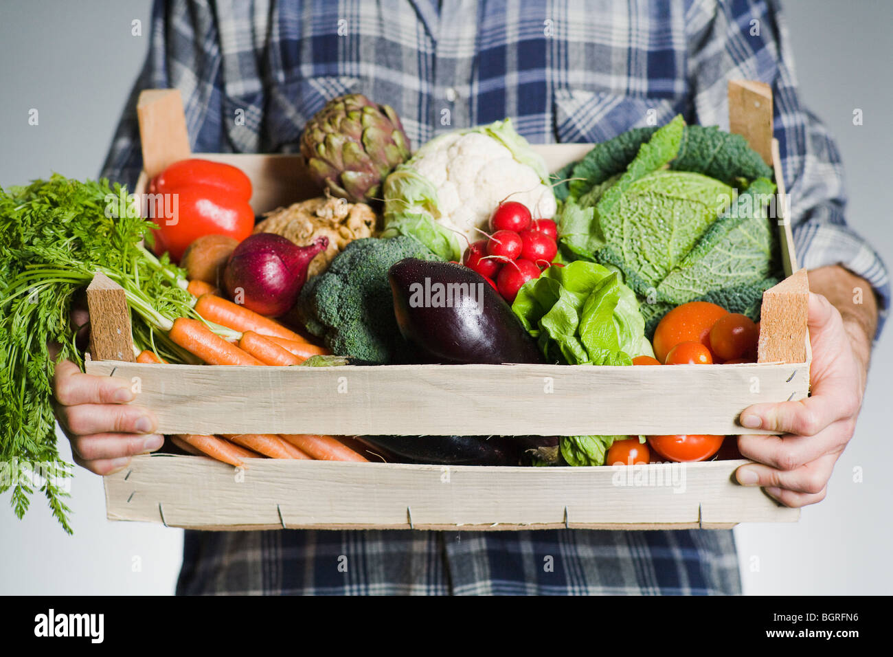 Man holding a box of vegetables Stock Photo - Alamy