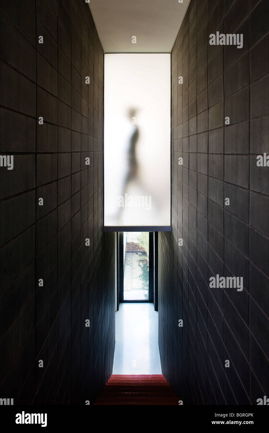 Black block hi-res stock photography and images - Alamy
