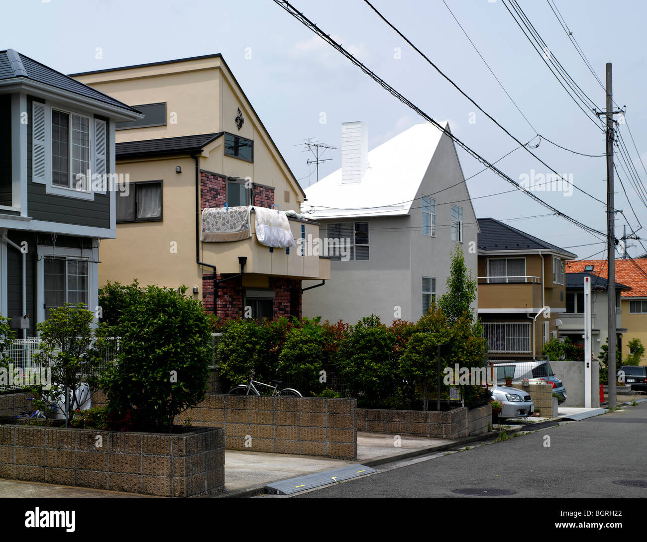 Angular house hi-res stock photography and images - Alamy