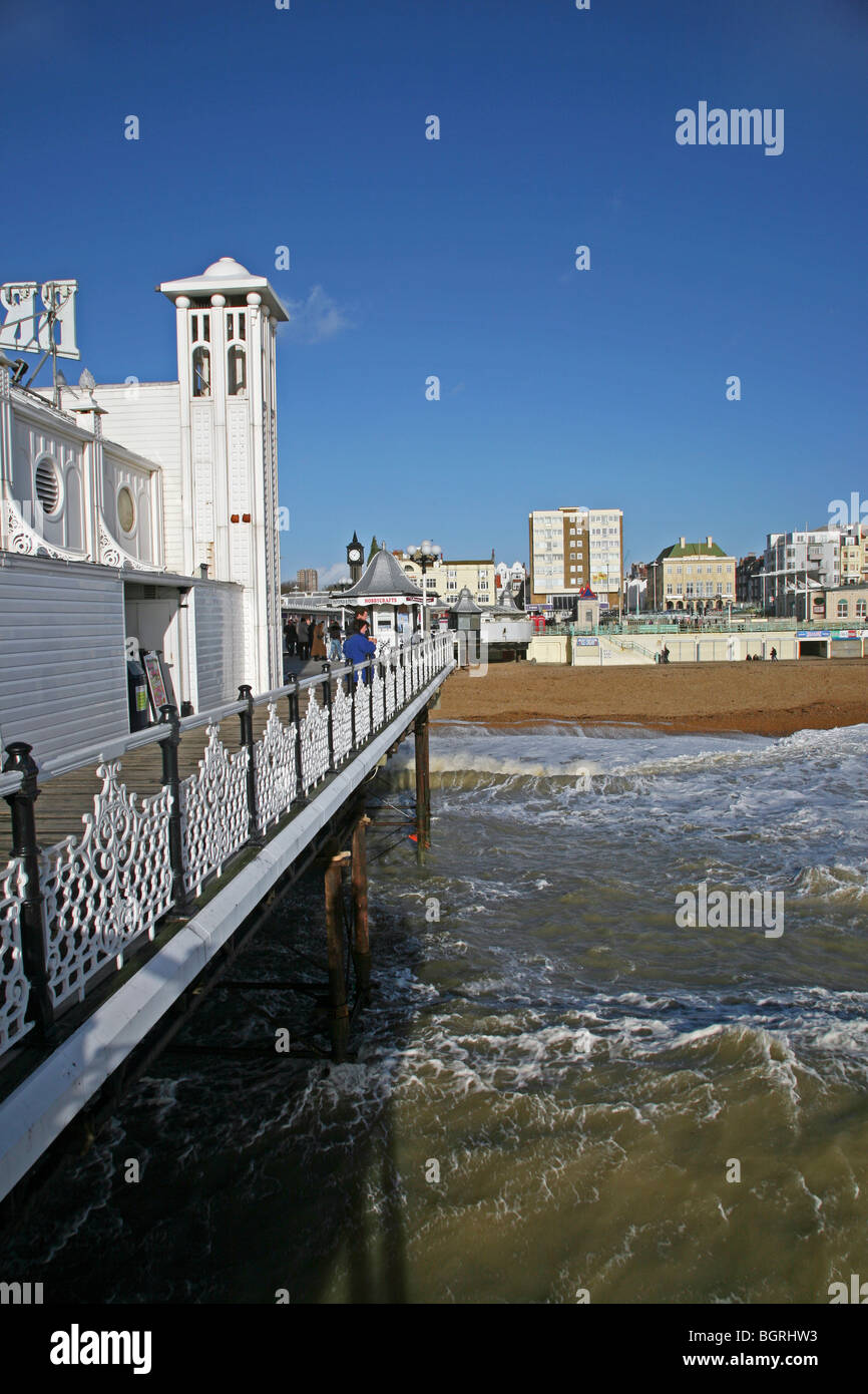 A winter storm creates and impressive wave display on Brighton beach ...