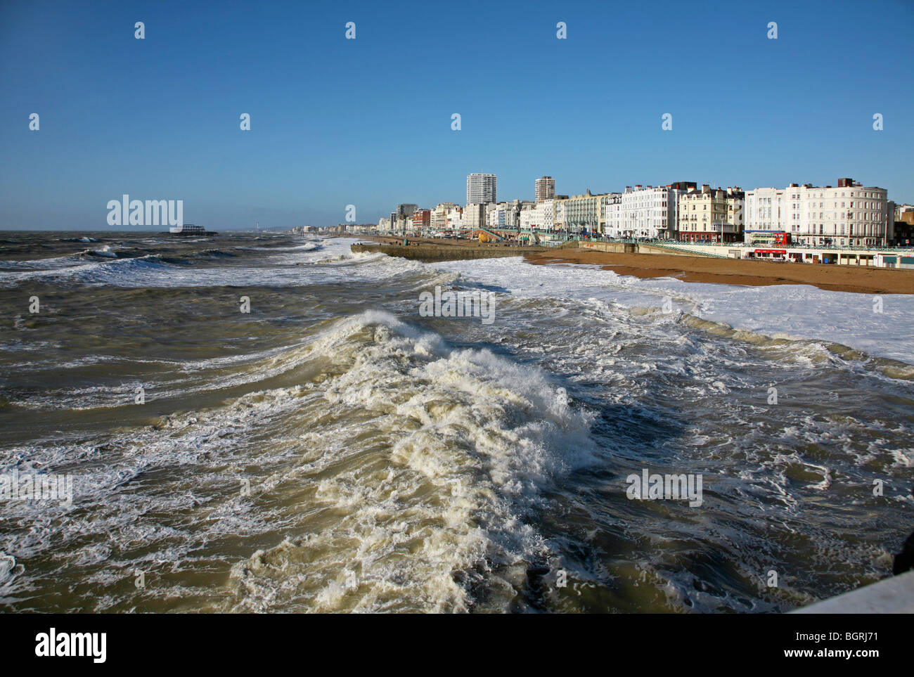 A winter storm creates and impressive wave display on Brighton beach ...