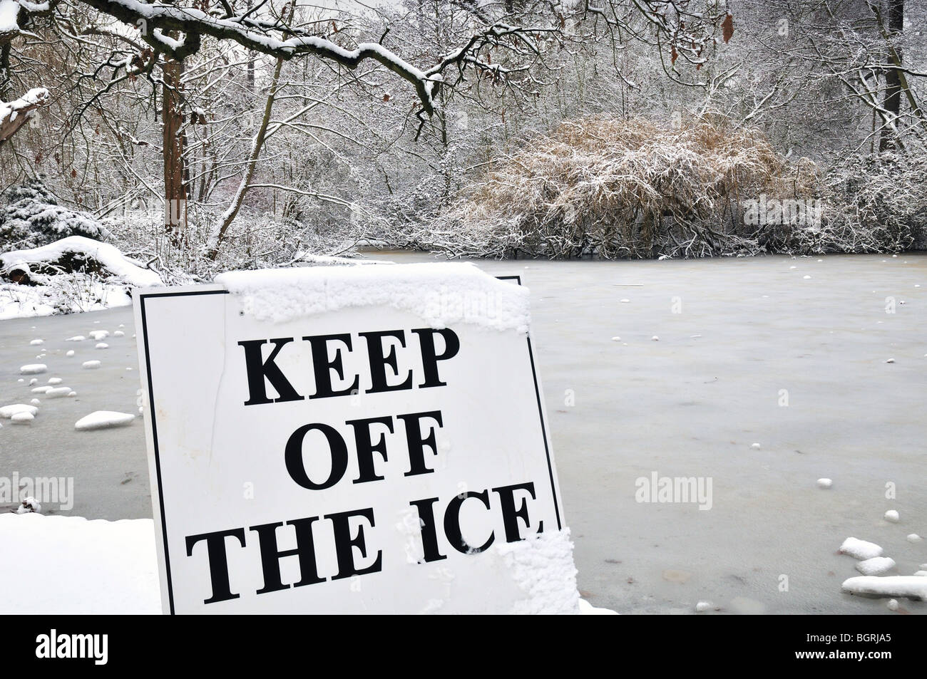 Ice warning sign hi-res stock photography and images - Alamy
