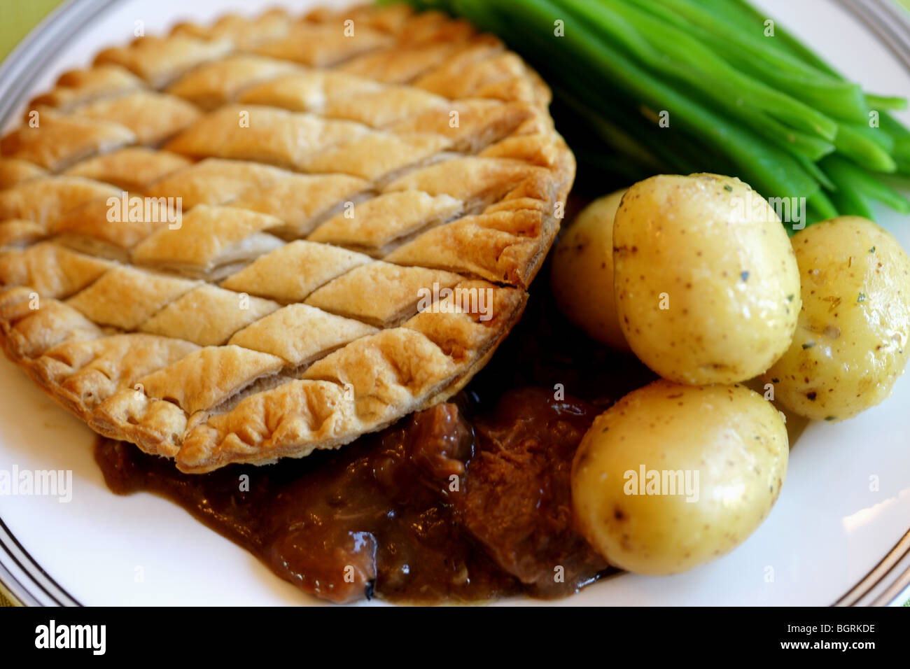 Aberdeen Angus Steak and Topcrust Pie with Vegetables Stock Photo - Alamy