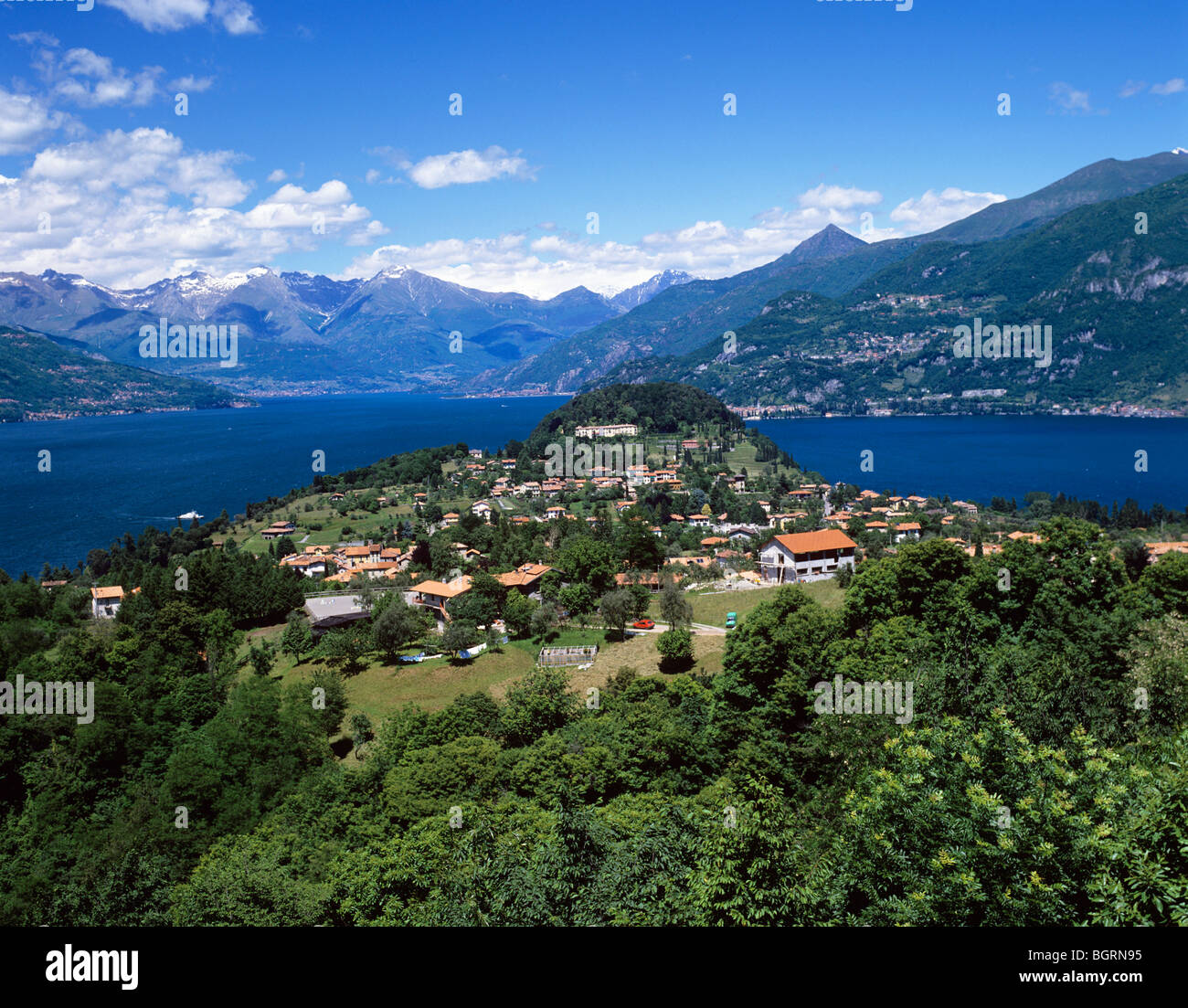 View of Lake Como from a viewpoint above the resort of Bellagio Stock ...