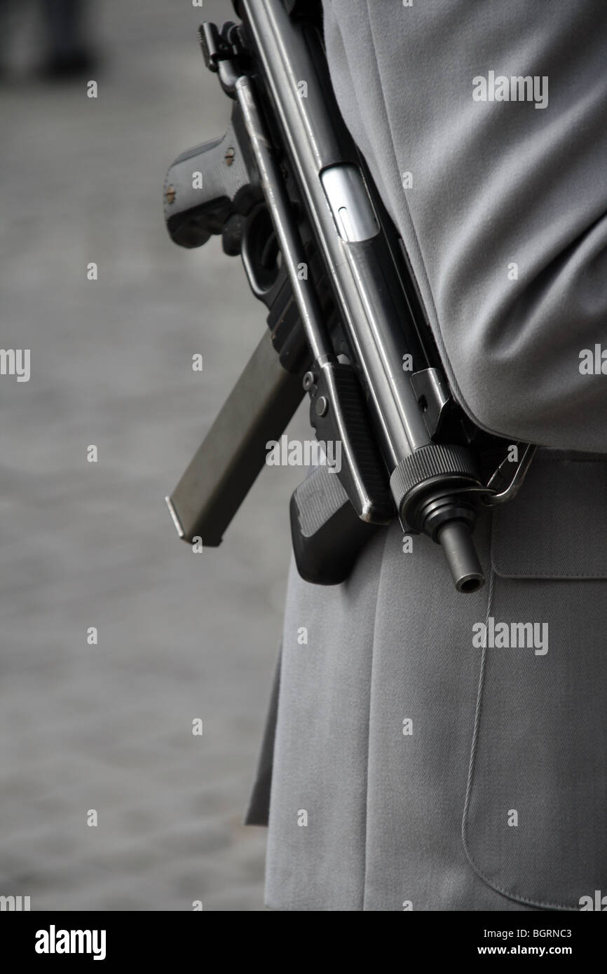 Armed forces personnel carrying hi-res stock photography and images - Alamy