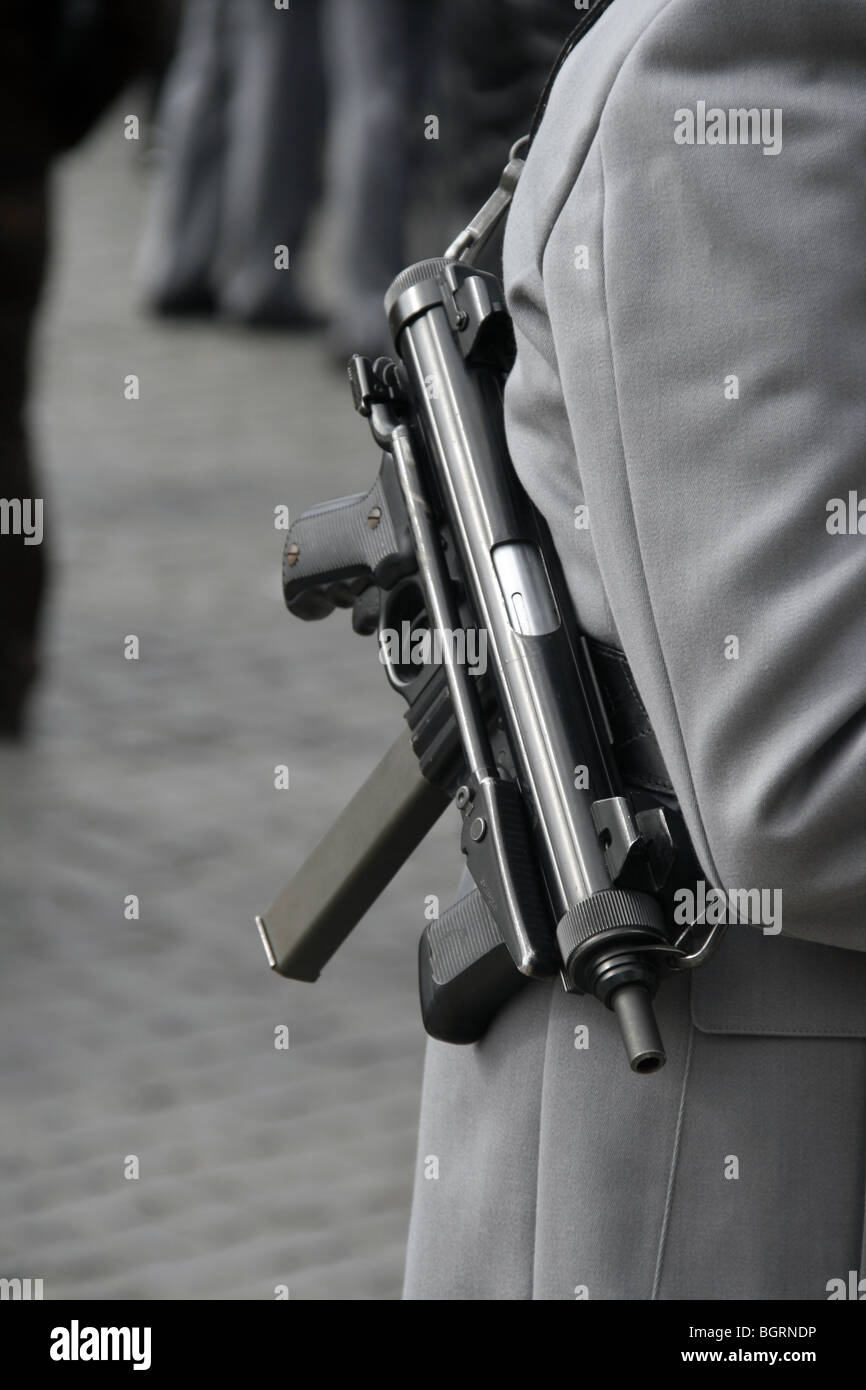 Armed forces personnel carrying hi-res stock photography and images - Alamy