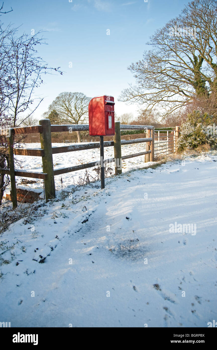 Post Box In The Snow High Resolution Stock Photography and Images - Alamy