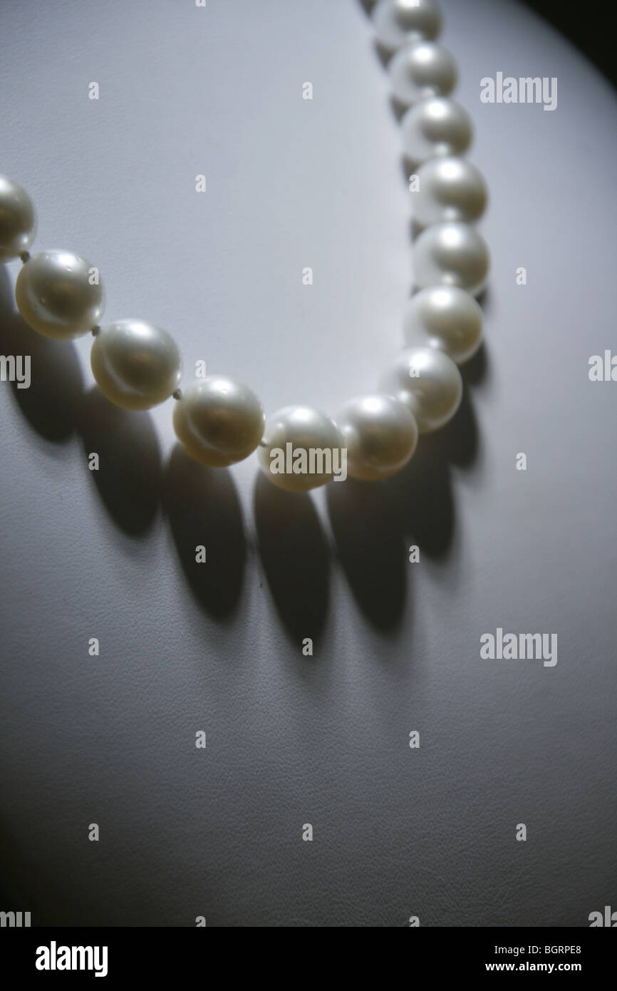 one pearl necklace on display in shop window Stock Photo - Alamy