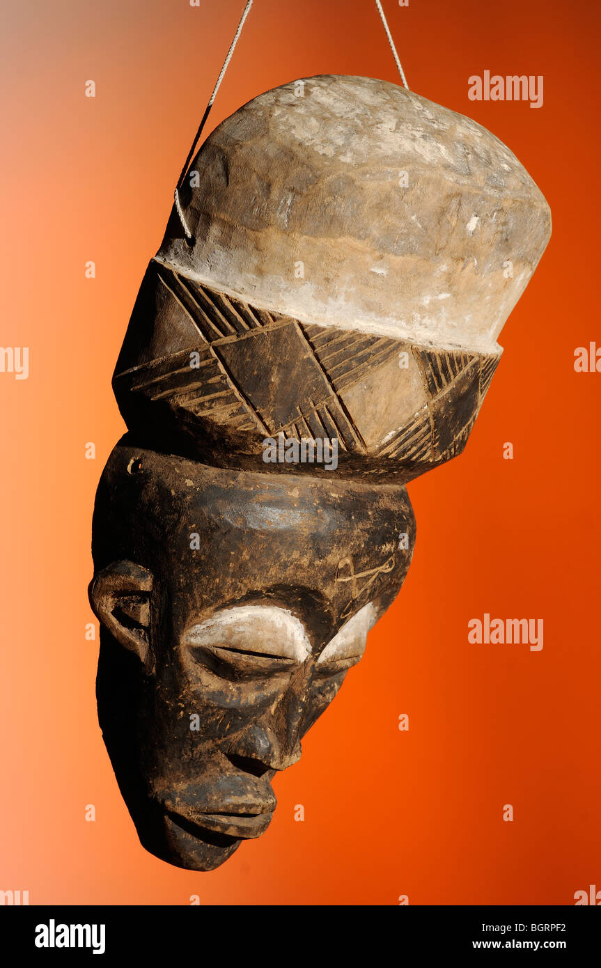 Tribal mask from zambia hi-res stock photography and images - Alamy