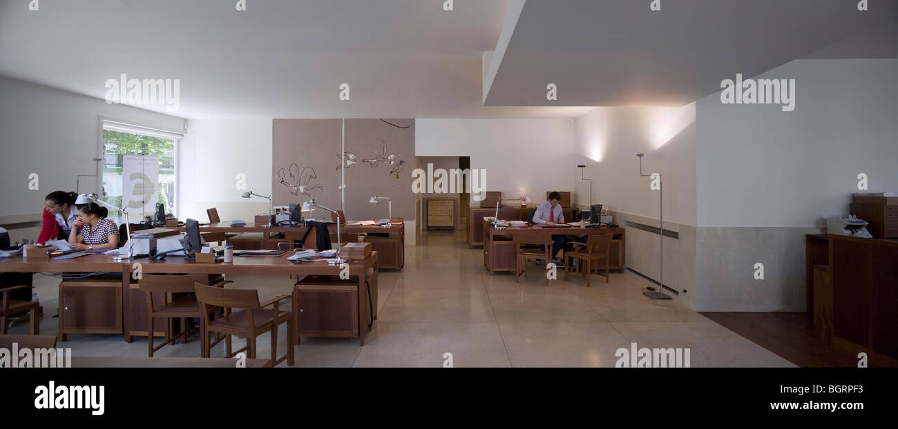ZAIDA BUILDING - PATIO HOUSE, GRANADA, SPAIN, ALVARO SIZA Stock Photo ...
