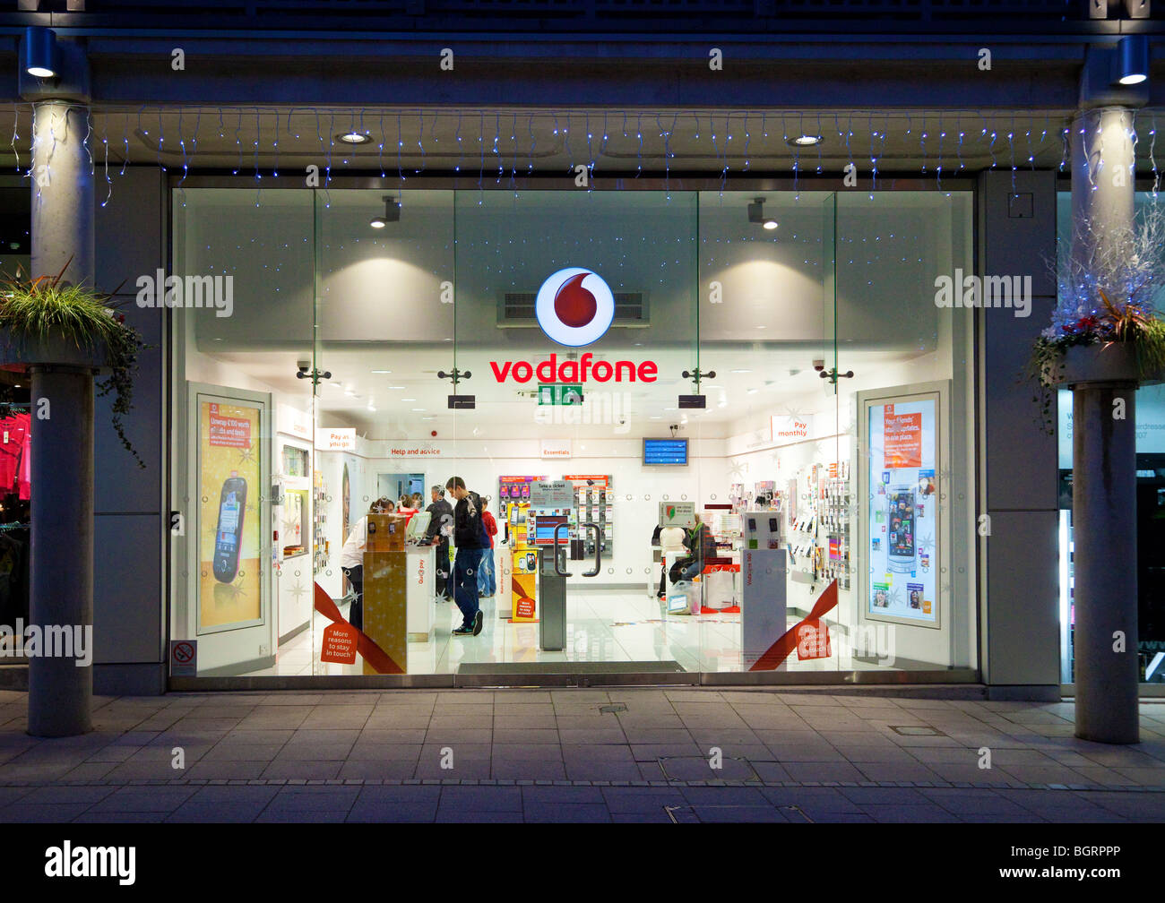 Vodafone store front hi-res stock photography and images - Alamy