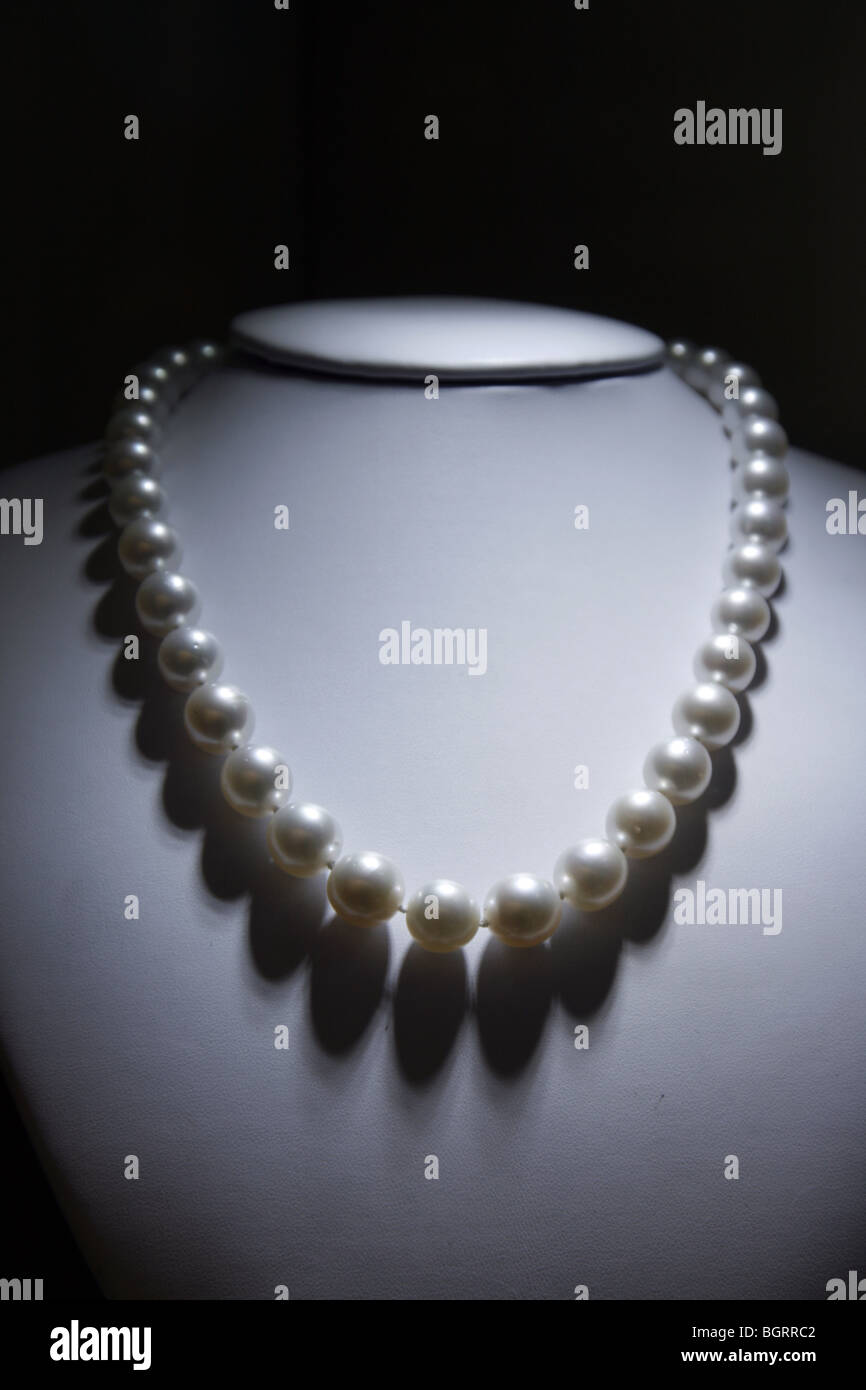 one pearl necklace on display in shop window Stock Photo - Alamy