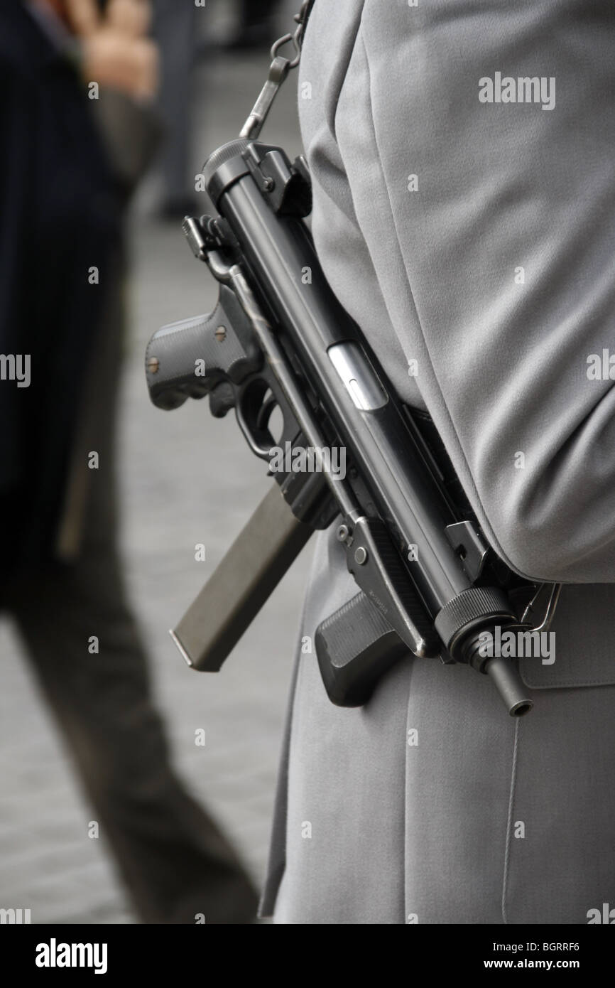 Armed forces personnel carrying hi-res stock photography and images - Alamy