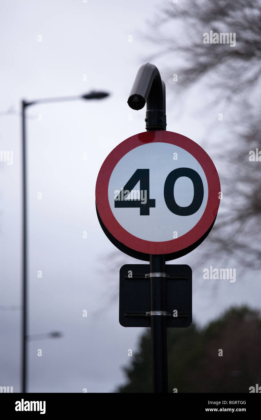 40 mph limit hi-res stock photography and images - Alamy