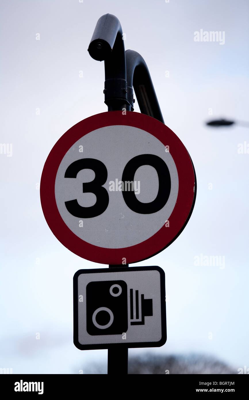 30 mph speed limit signs hi-res stock photography and images - Alamy
