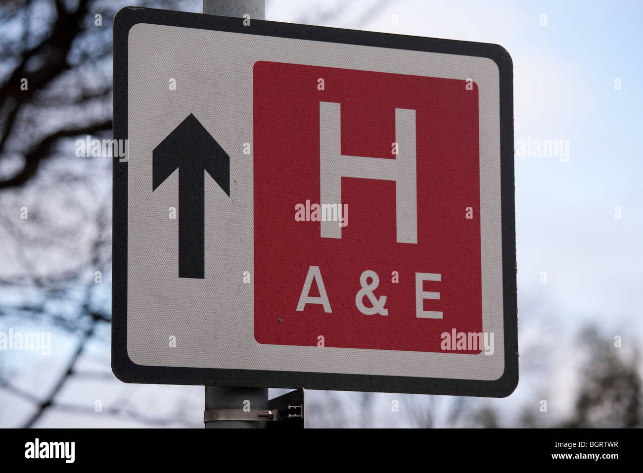 Hospital signs uk hi-res stock photography and images - Alamy