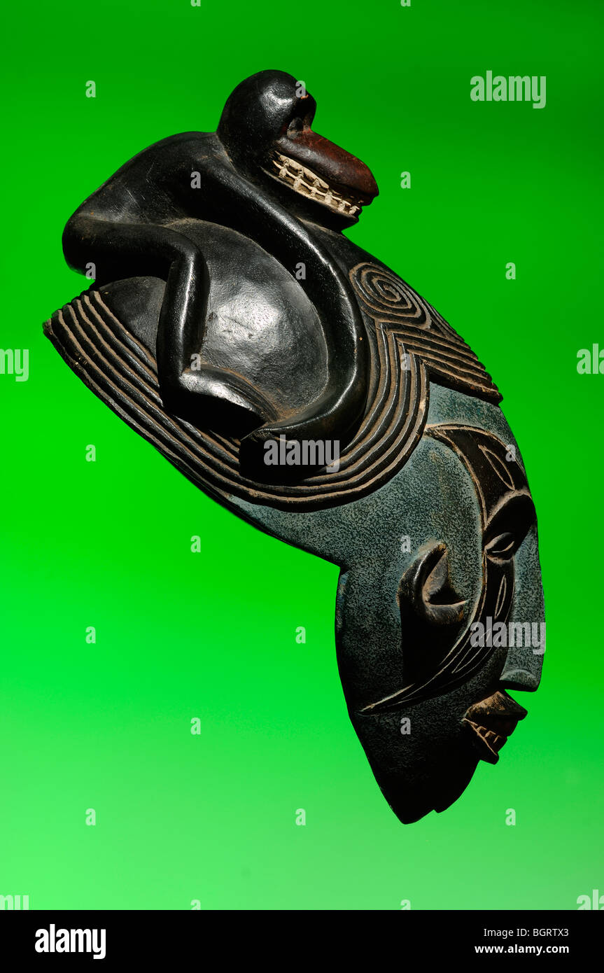 Congolese mask hi-res stock photography and images - Alamy