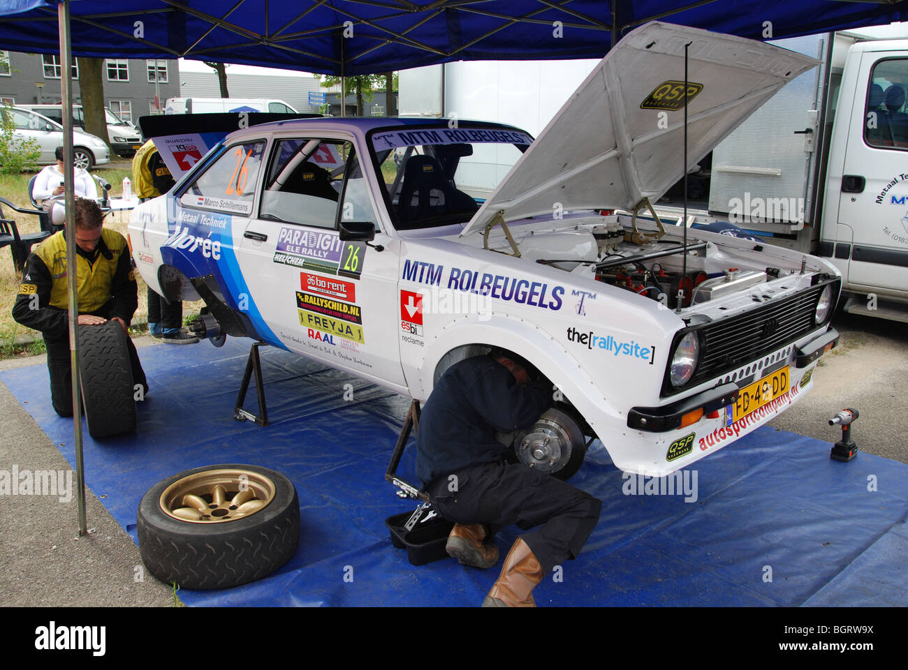 mechanics working on Ford Escort Mk II BDA in service area between ...