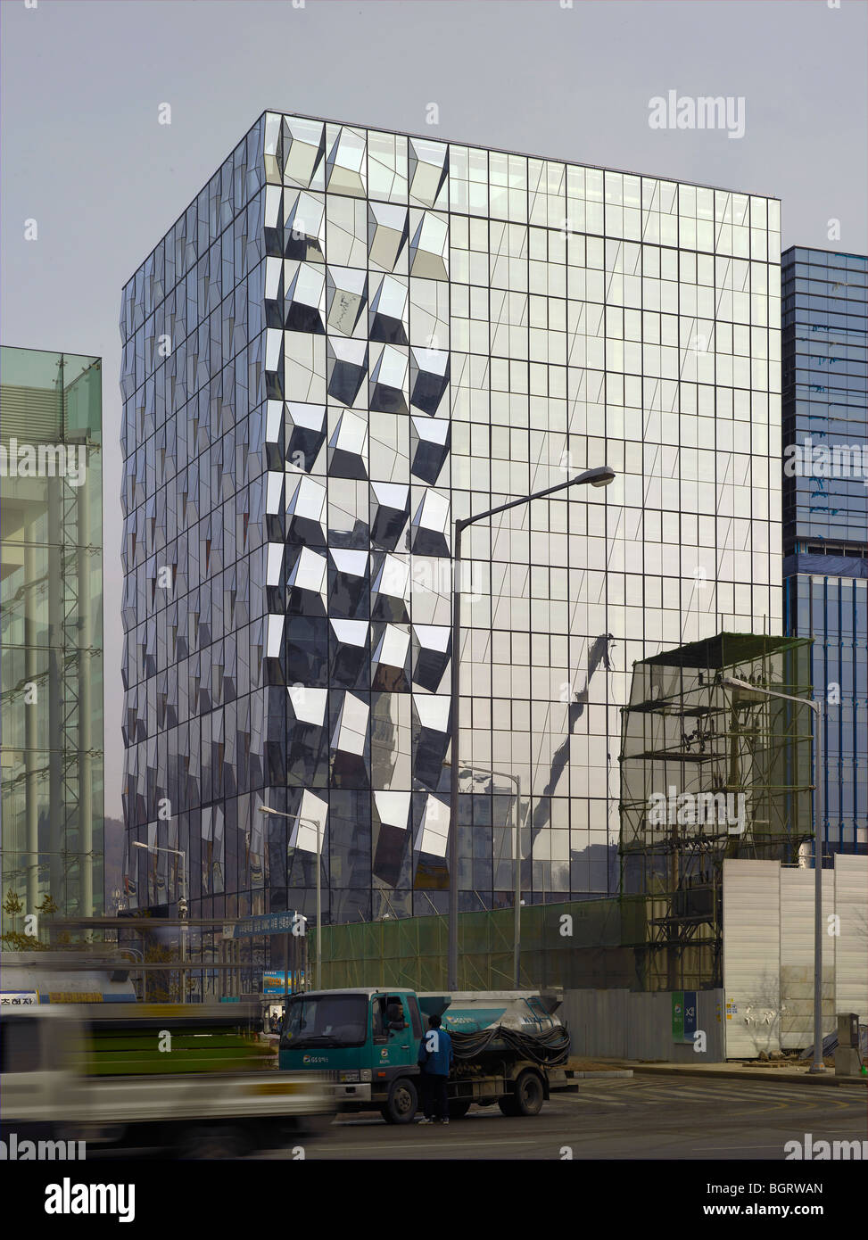 Trutec office building seoul korea hi-res stock photography and images ...