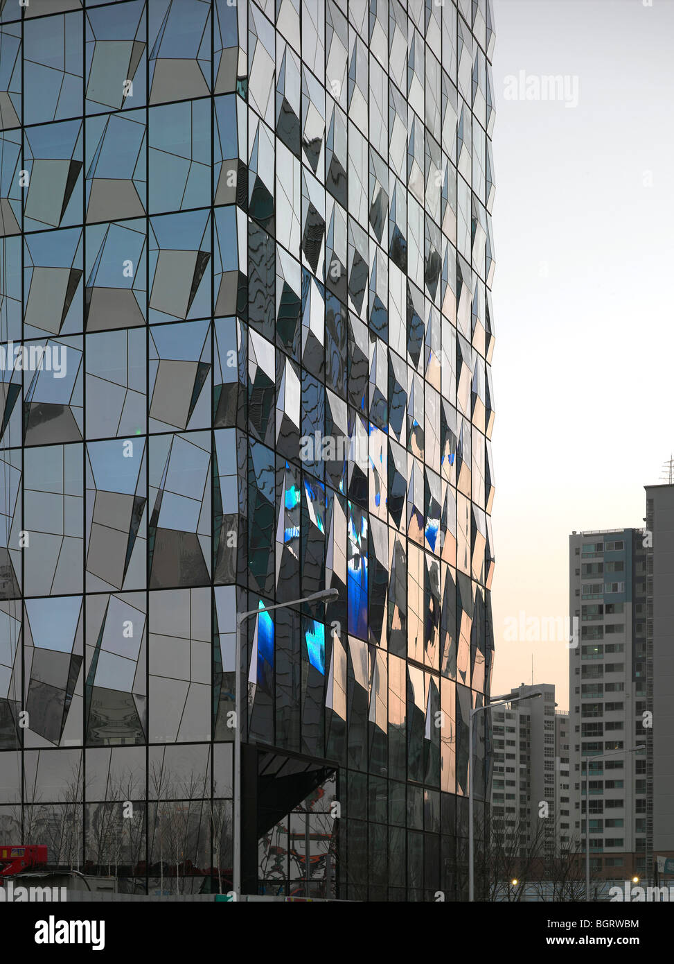 Trutec office building seoul korea hi-res stock photography and images ...