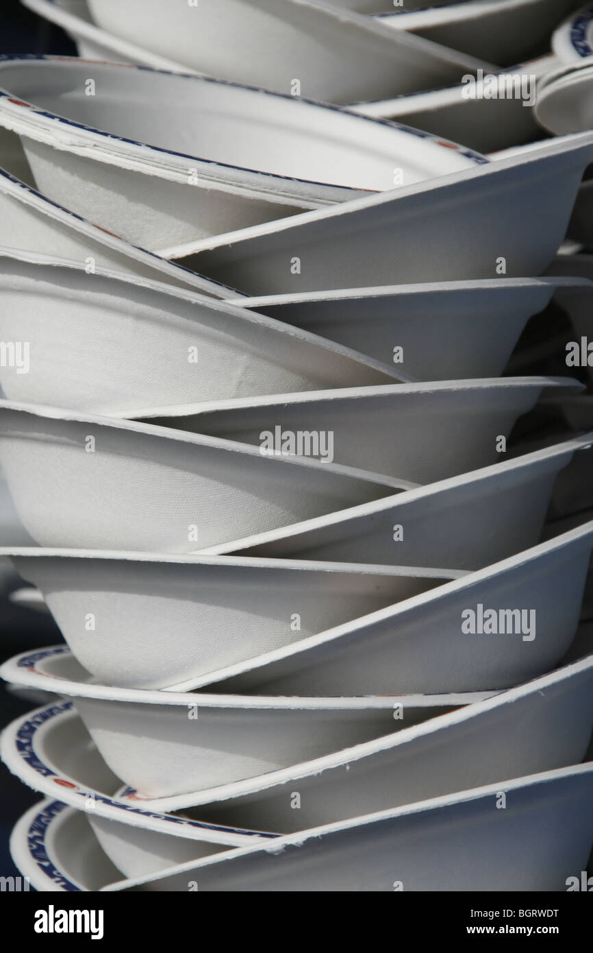 Plate pile of paper plates hi-res stock photography and images - Alamy
