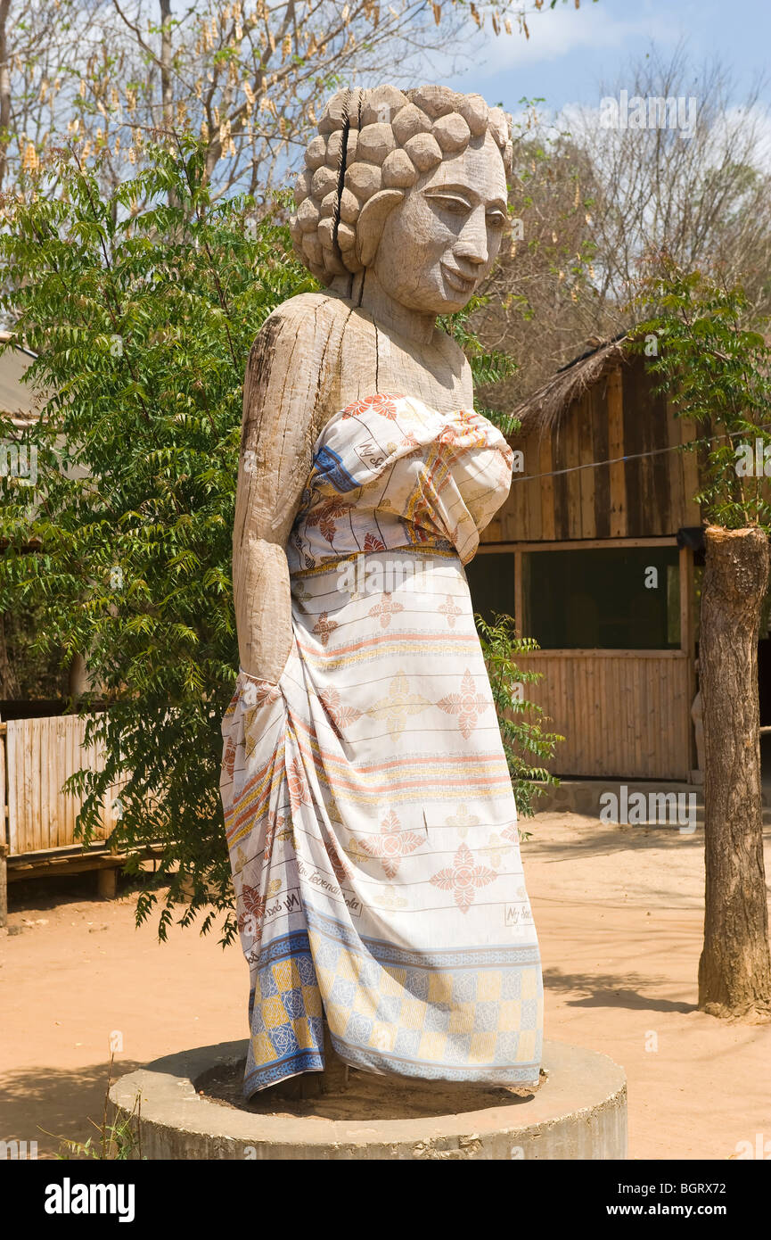 Madagascar traditional clothing hi-res stock photography and images - Alamy