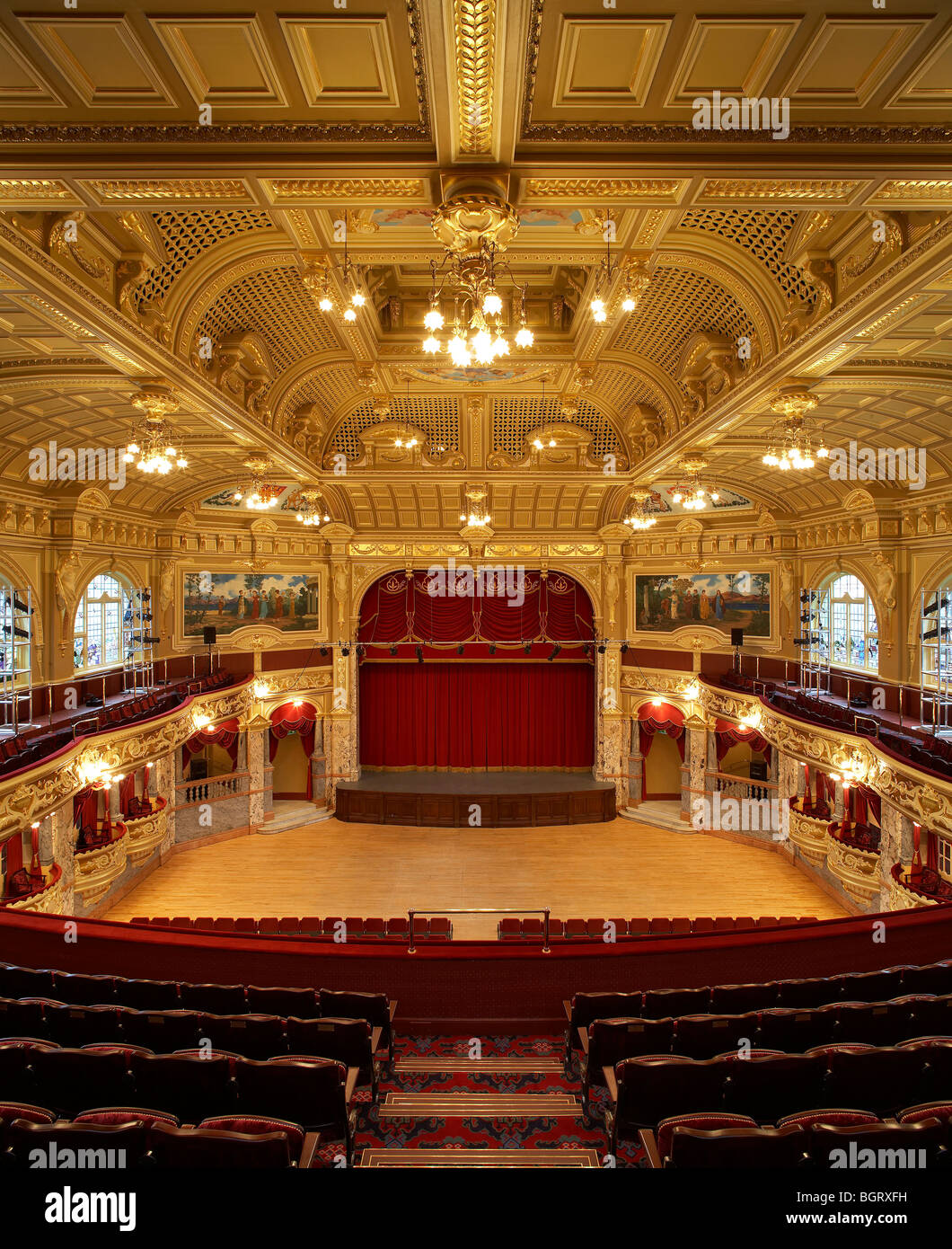 Royal hall and harrogate hi-res stock photography and images - Alamy