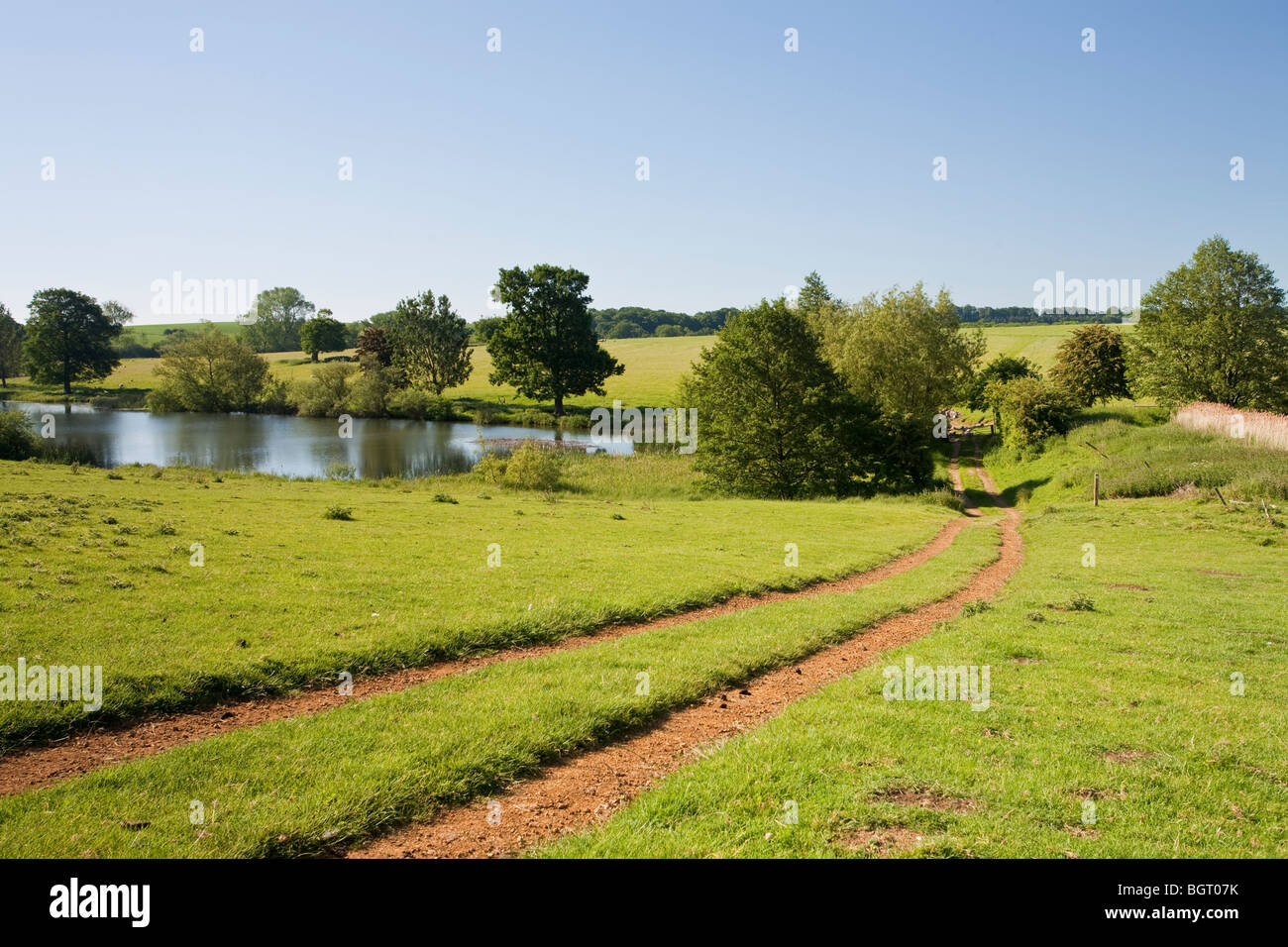 Knightley Way footpath passing through Fawsley Park, Northamptonshire ...