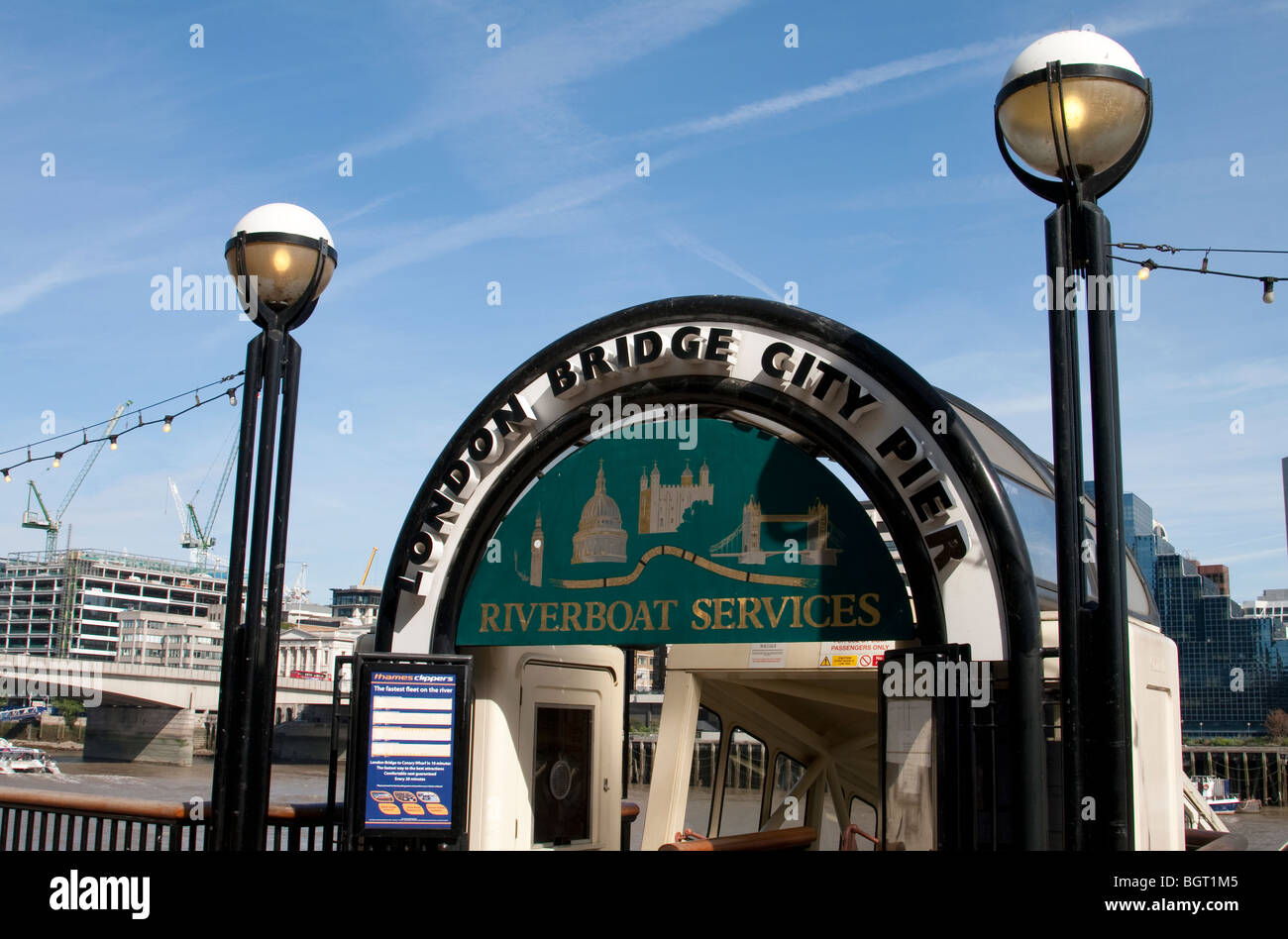 London bridge city pier hi-res stock photography and images - Alamy