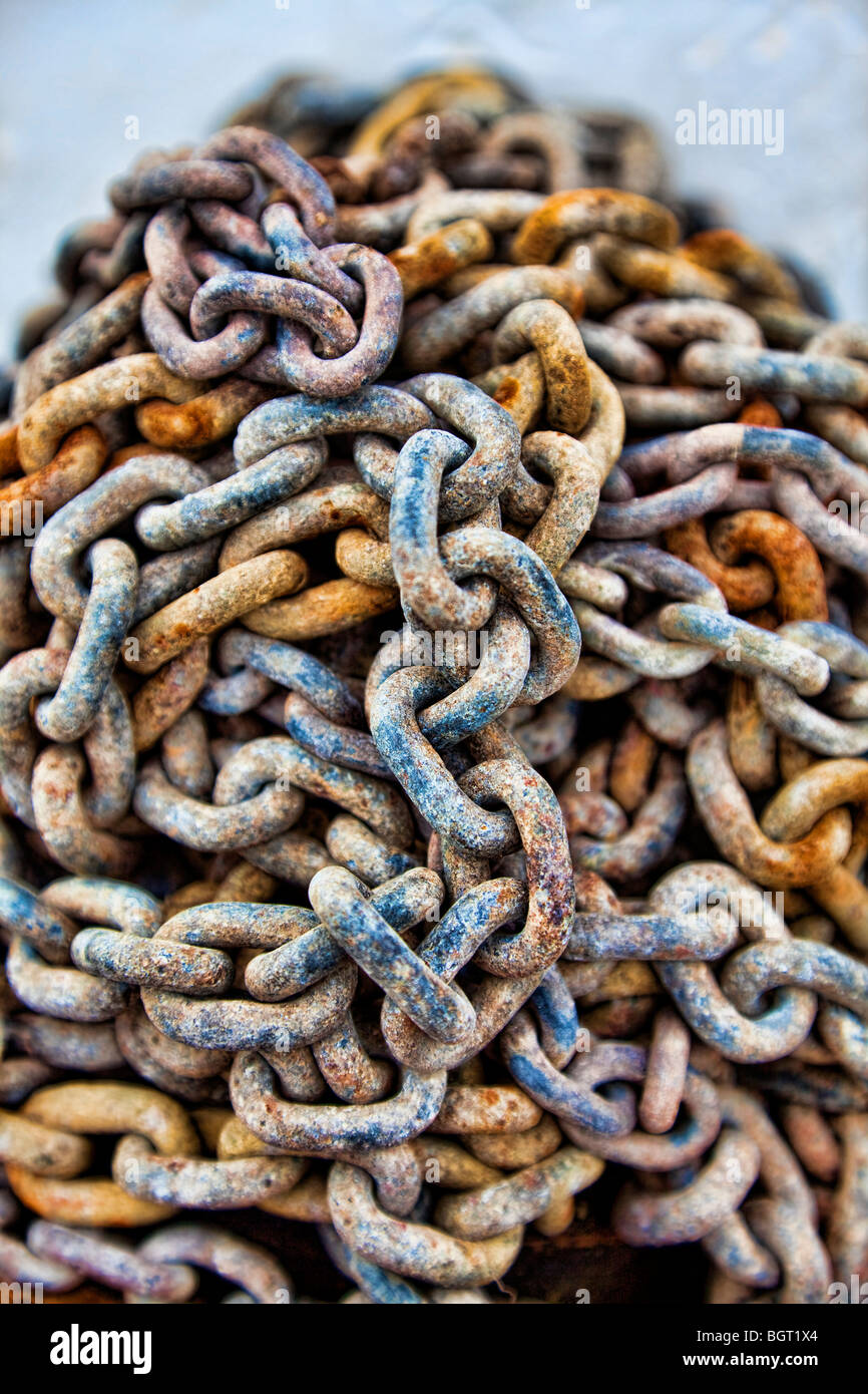 A pile of chains hi-res stock photography and images - Alamy