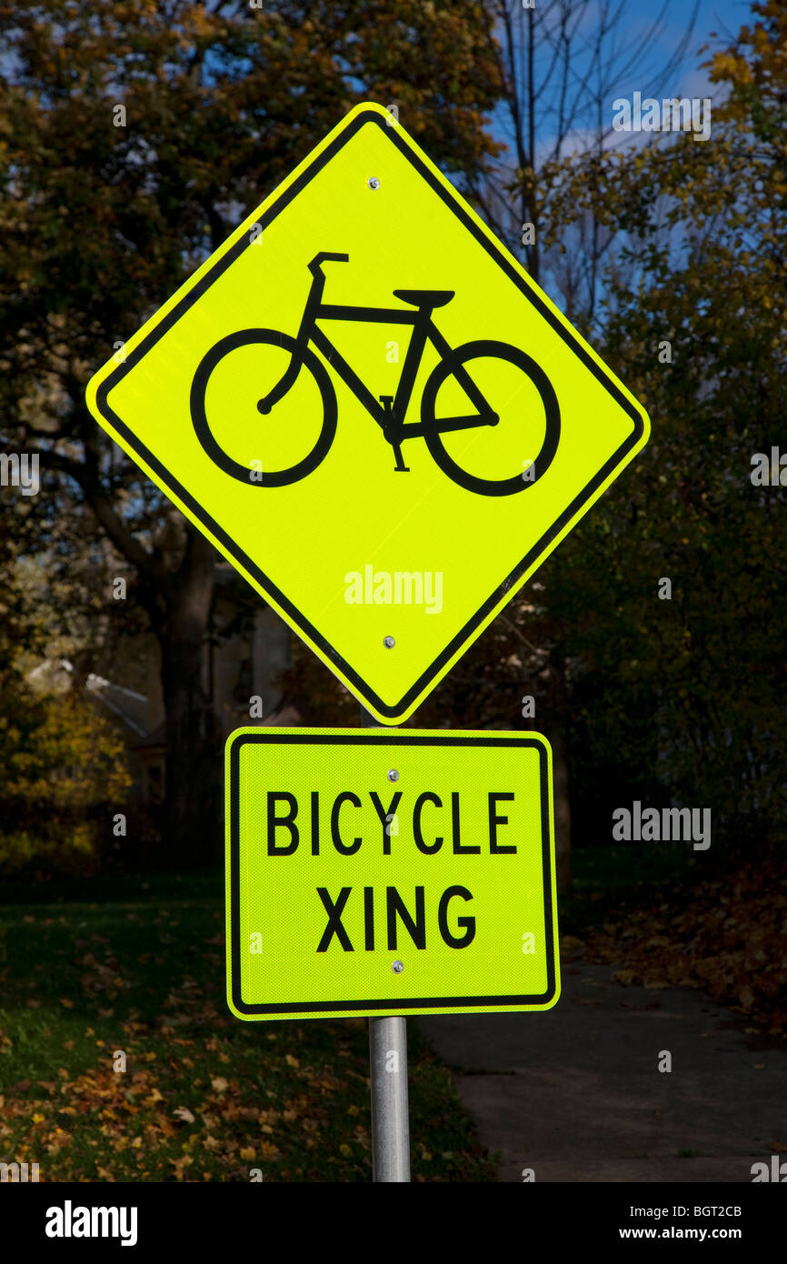 Bicycle Crossing Sign High Resolution Stock Photography and Images - Alamy
