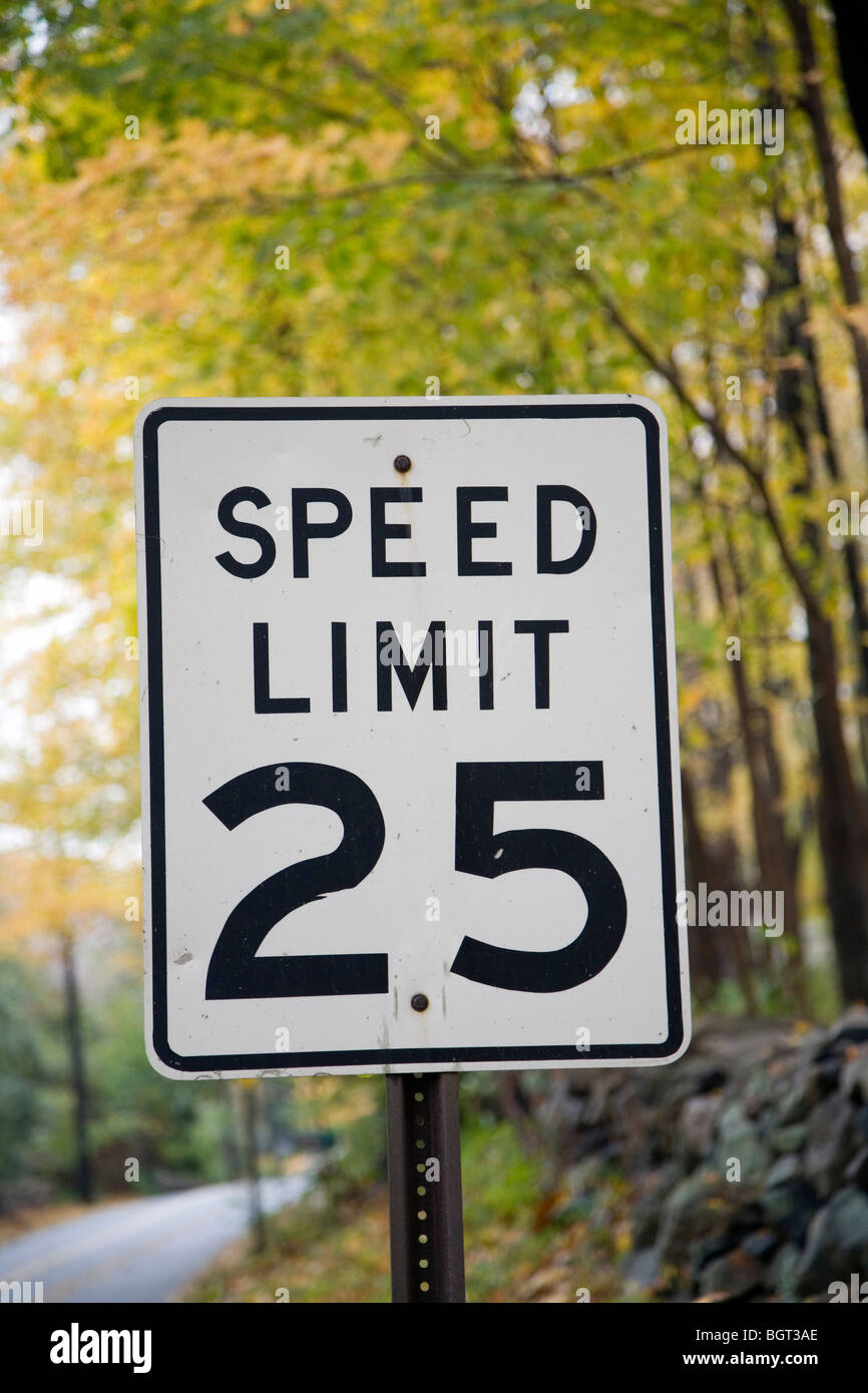 25 miles per hour road sign hi-res stock photography and images - Alamy