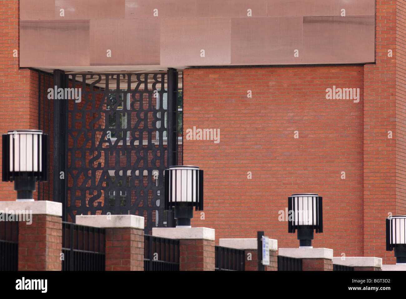 new british library, entrance gates and western wall (seen from ...