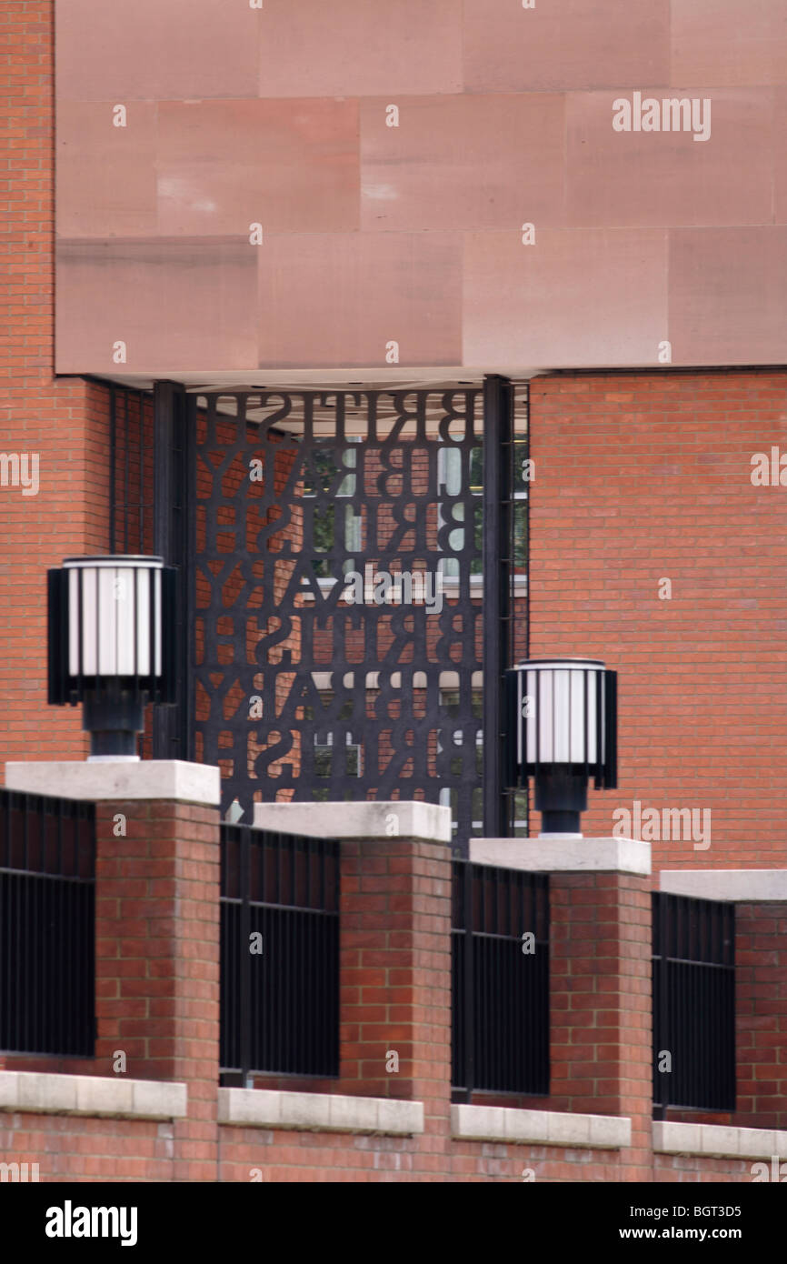 new british library, entrance gates and western wall (seen from ...