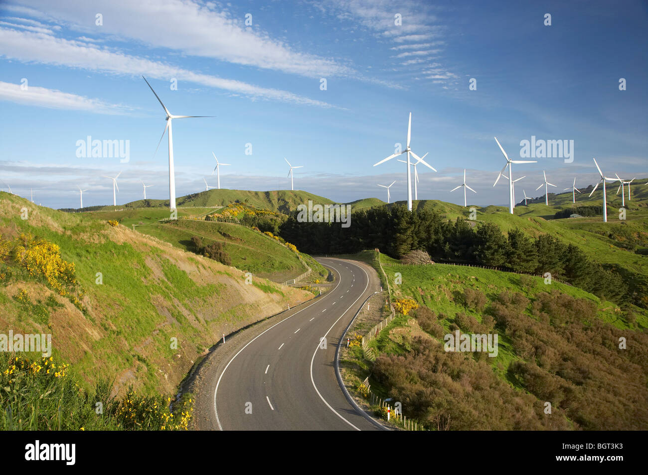 Saddle Road and Te Apiti Wind Farm, Ruahine Ranges, Manawatu, North ...
