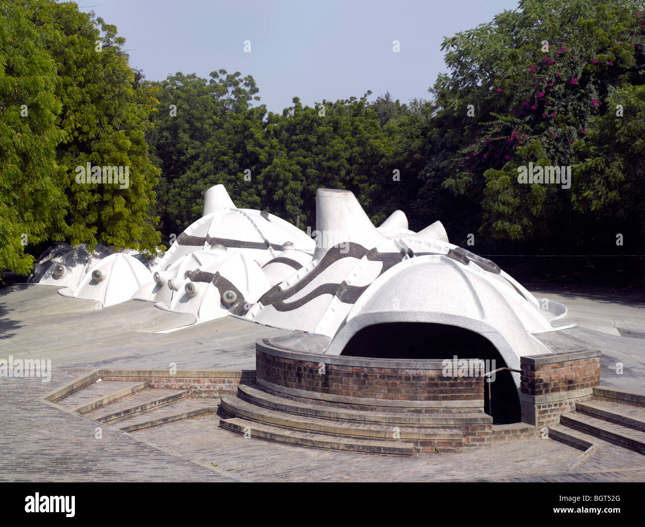 Husain doshi gufa art gallery exterior hi-res stock photography and ...