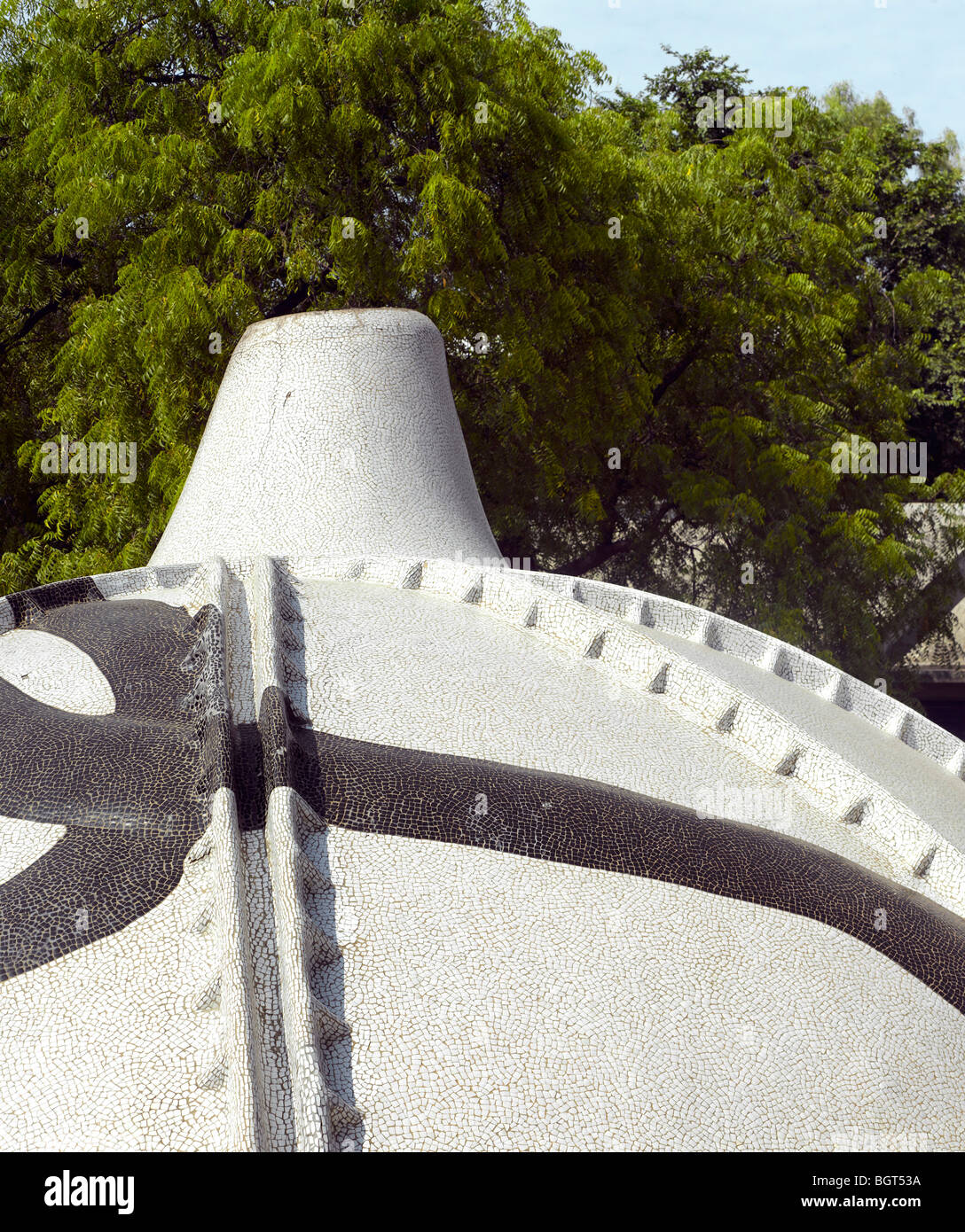 husain doshi gufa art gallery-exterior roof detail Stock Photo - Alamy