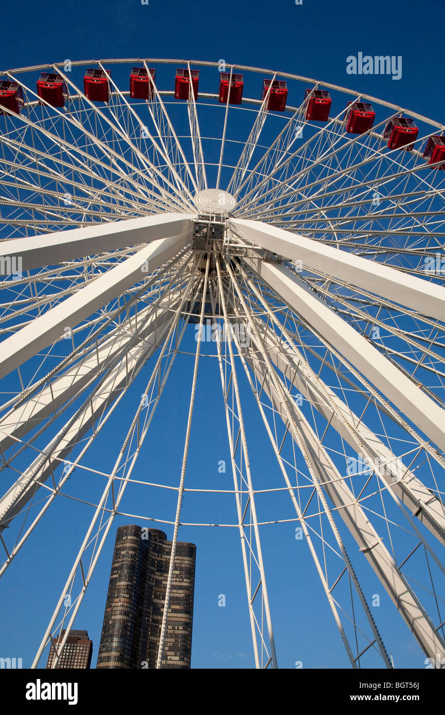 Ferris Wheel on Navy Pier over Lake Michigan in Chicago USA on a bright ...